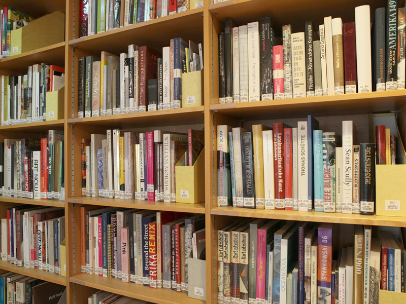 Textilmuseum » Textile Library